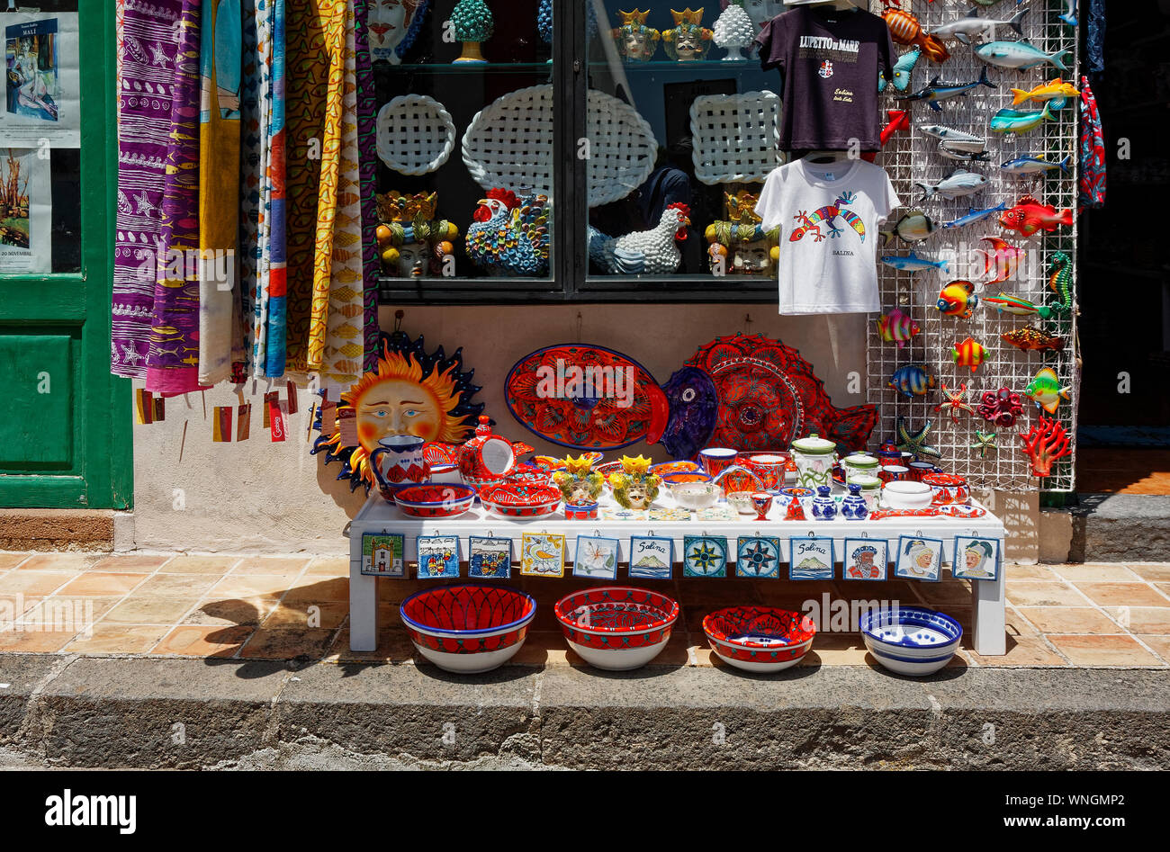 Outside ceramics shop hi-res stock photography and images - Alamy