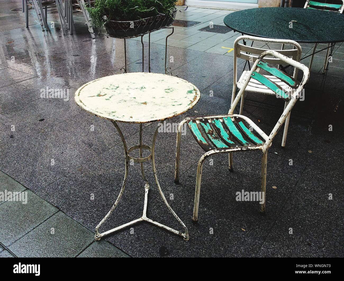 Rain on an outdoor table hi-res stock photography and images - Alamy