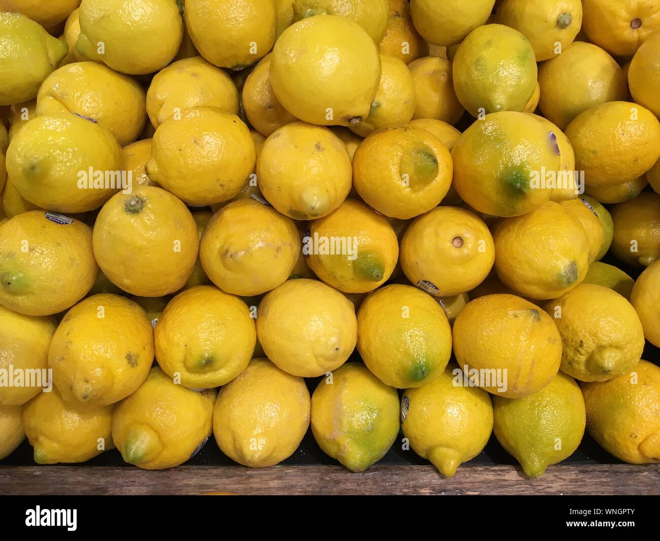 Lemons market stall hi-res stock photography and images - Alamy