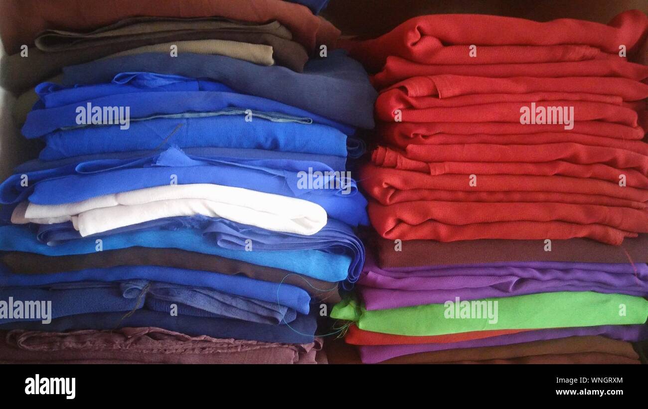 Folded clothes store hi-res stock photography and images - Alamy