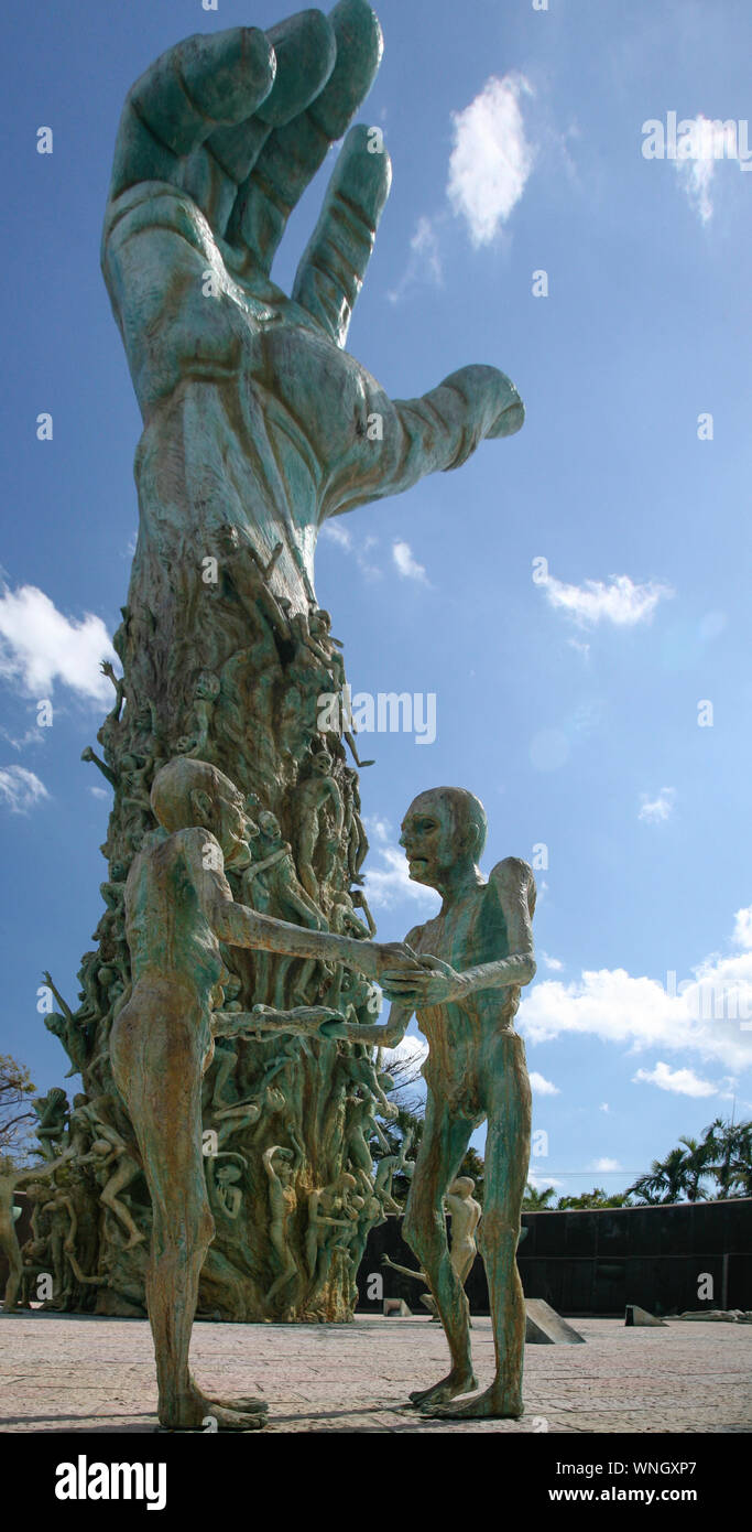 Sculpture of love and anguish hi-res stock photography and images - Alamy