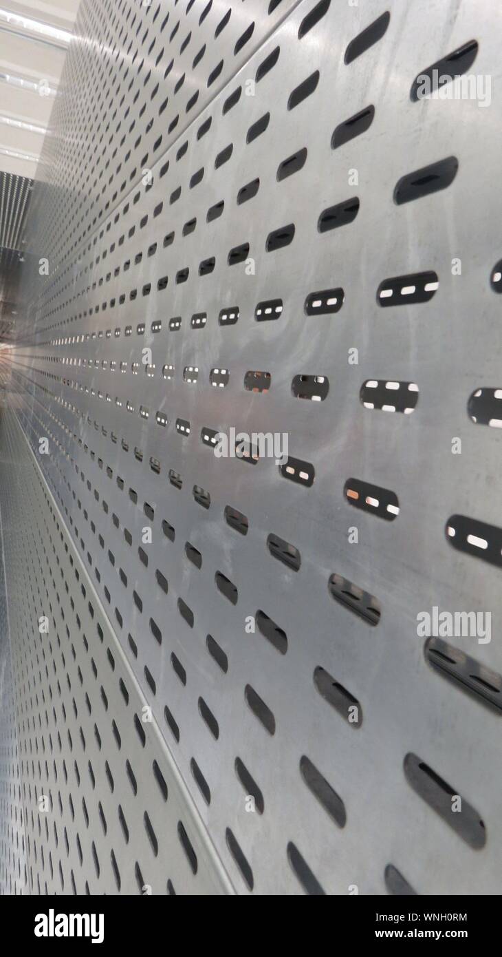Steel grid walkway hi-res stock photography and images - Alamy