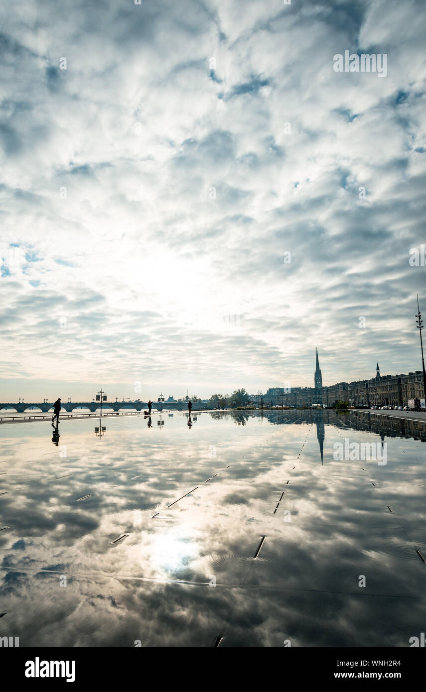 Reflection water mirror hi-res stock photography and images - Alamy