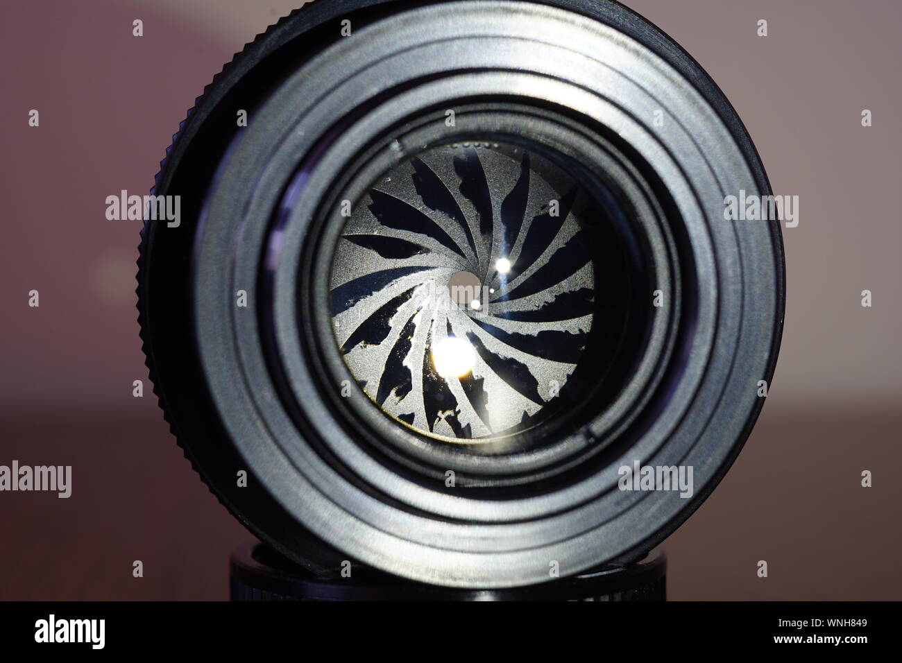 Aperture diaphragm hi-res stock photography and images - Alamy