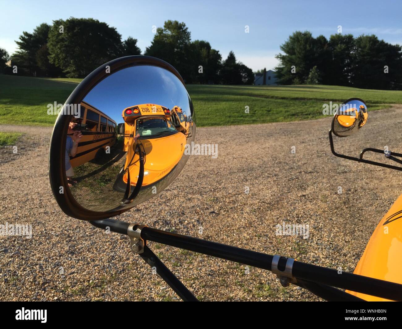 Bus reflection hi-res stock photography and images - Alamy