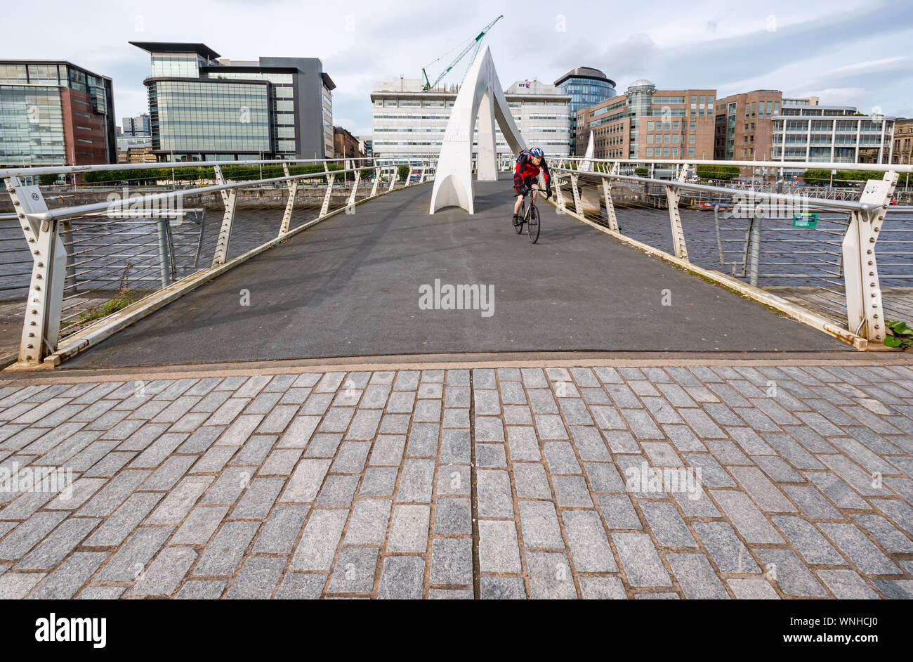 Tradeston pedestrian bridge, known as the squiggly bridge, River Clyde ...