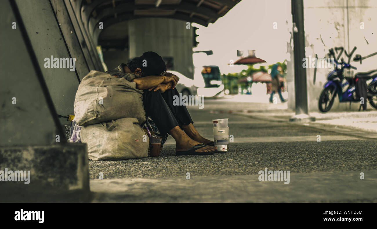Homeless under bridge hi-res stock photography and images - Alamy