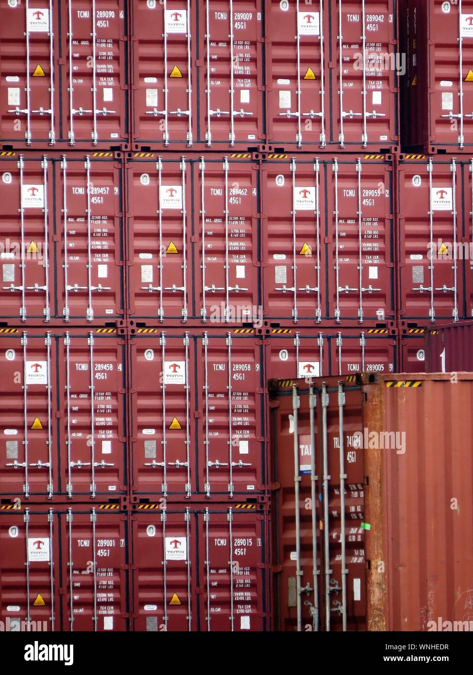 Shipping containers architecture hi-res stock photography and images ...