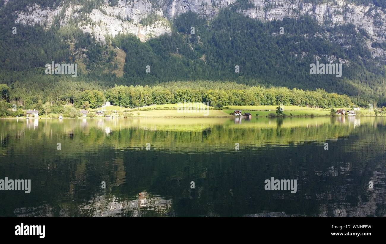 Mountain reflection lake hi-res stock photography and images - Alamy