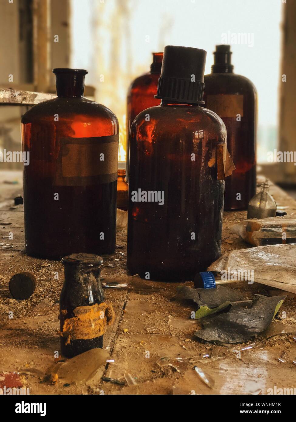 Messy laboratory hi-res stock photography and images - Alamy