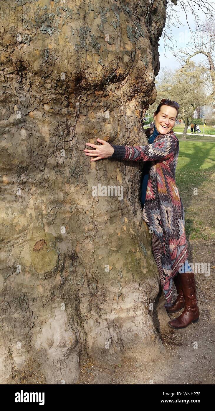 Arm around her hi-res stock photography and images - Alamy