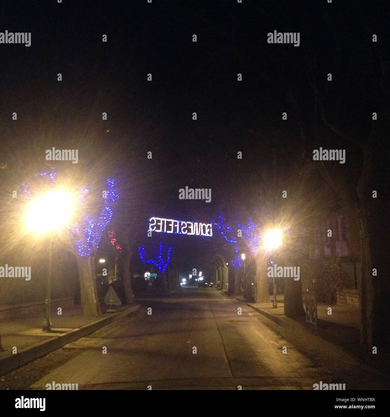 Road sign at night hi-res stock photography and images - Alamy