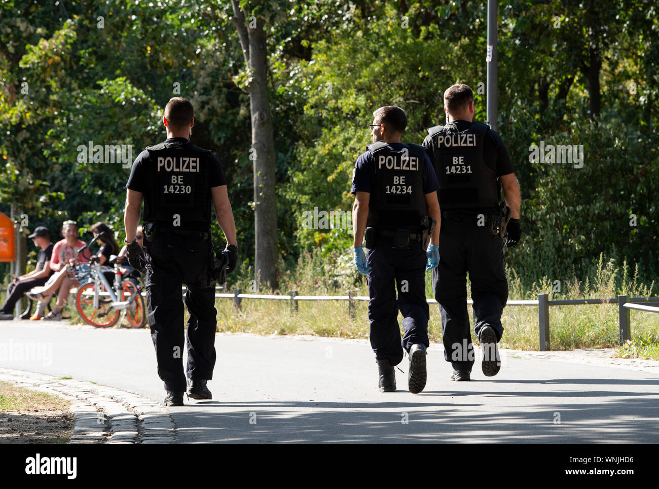 Berlin, Germany. 06th Sep, 2019. Police officers are on their way in ...