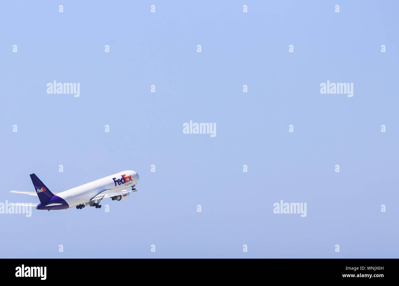 Fedex cargo boeing 767 hi-res stock photography and images - Alamy