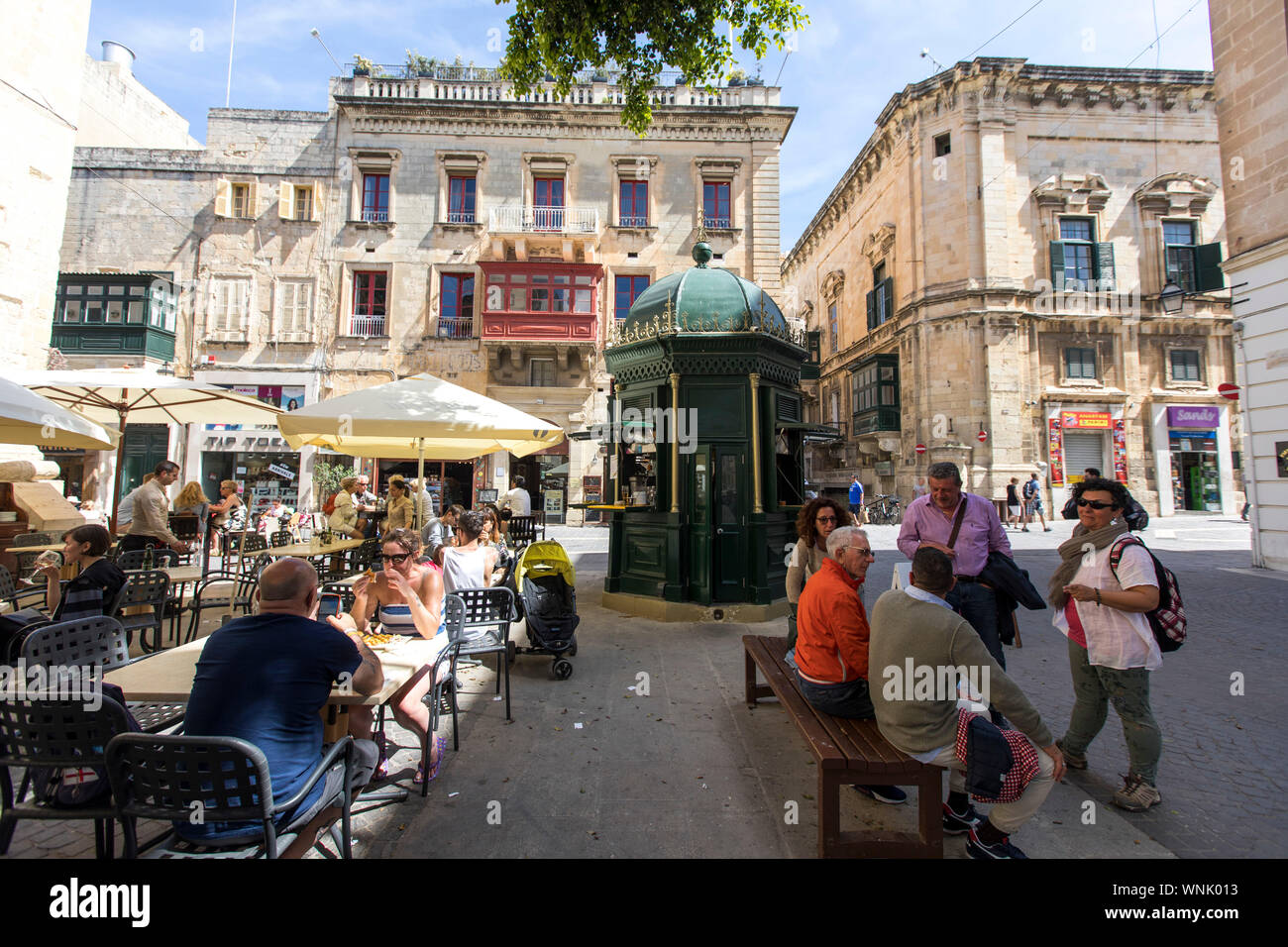 Valetta shops hi-res stock photography and images - Alamy