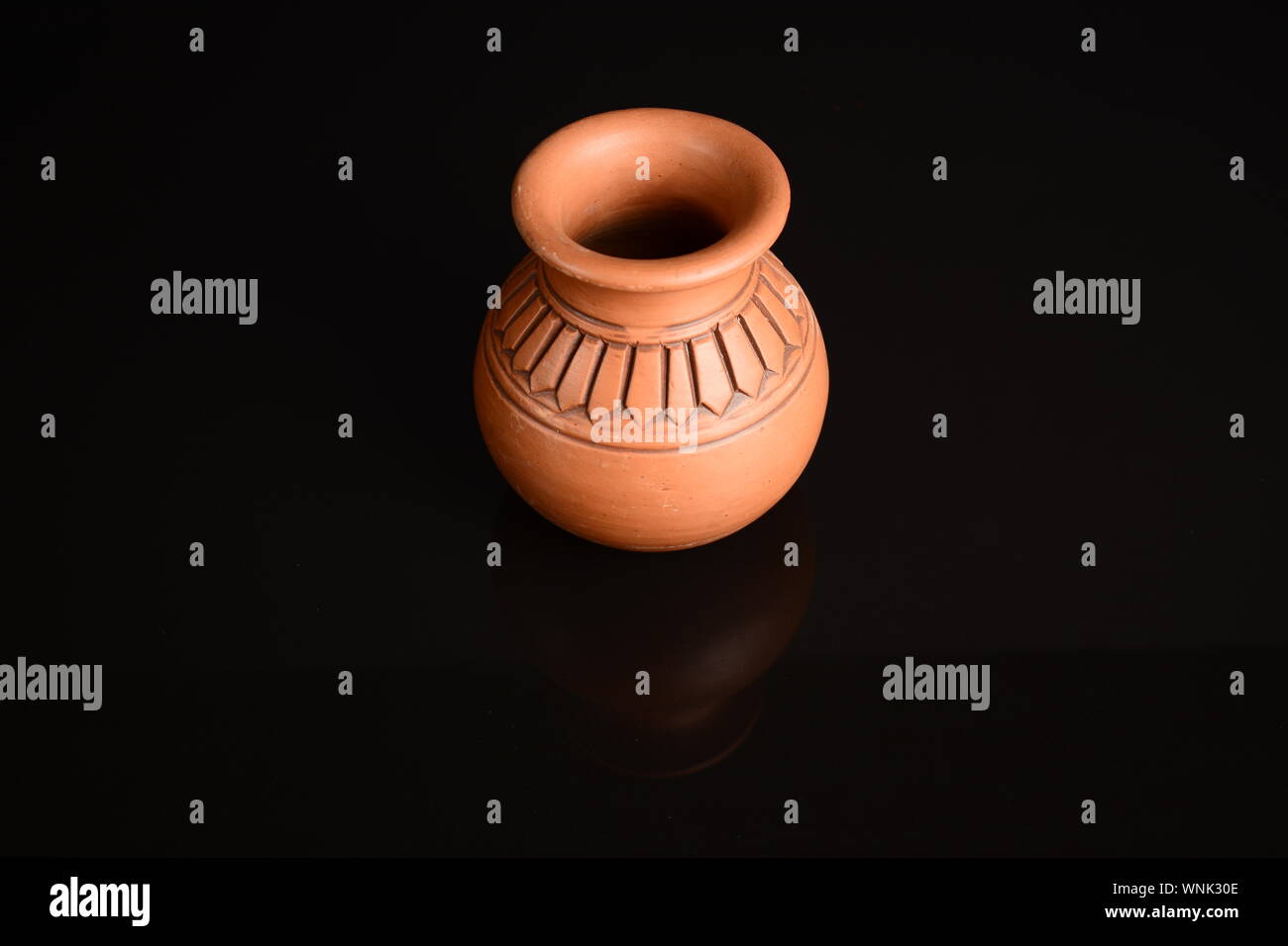 Many clay pot is on the table in pottery. Bright pottery Stock Photo ...