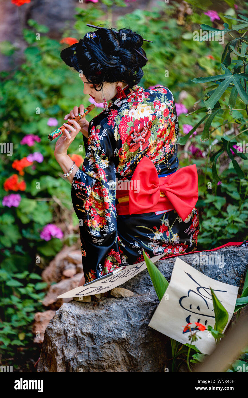 Chinese bow hi-res stock photography and images - Alamy