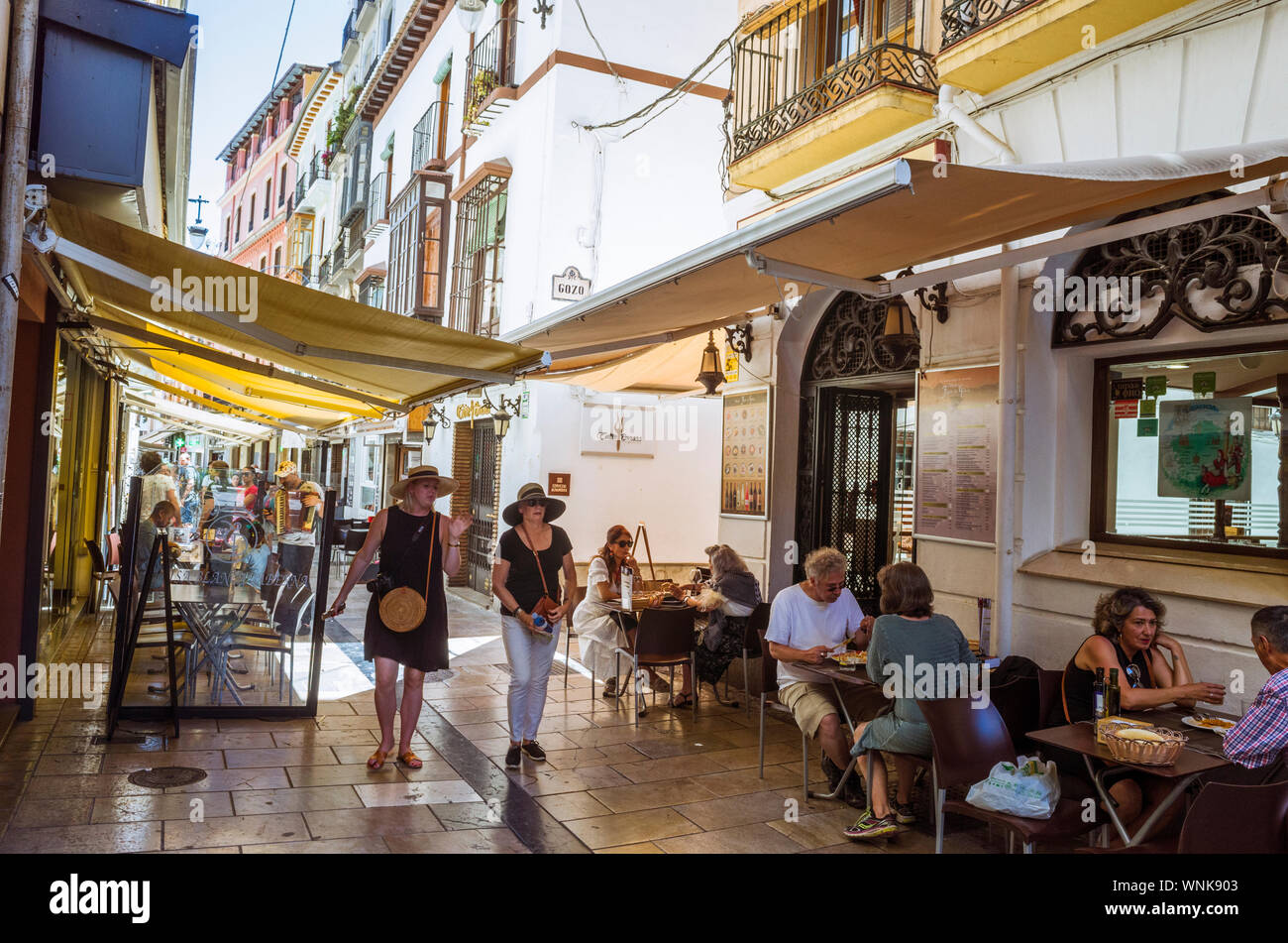 Granada, Andalusia, Spain : Both locals and tourists eat tapas outdoors ...