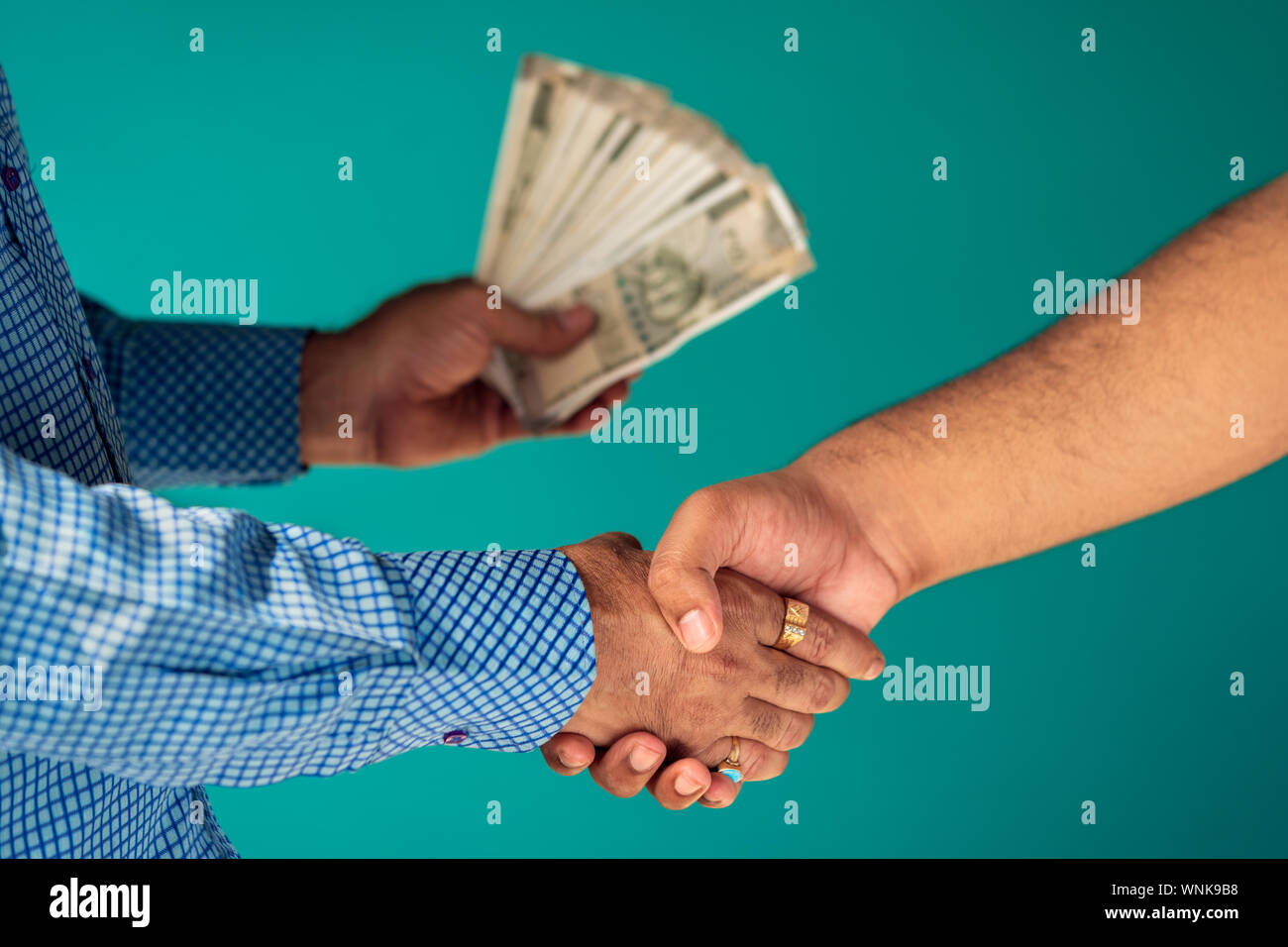 Hands receiving money hi-res stock photography and images - Alamy