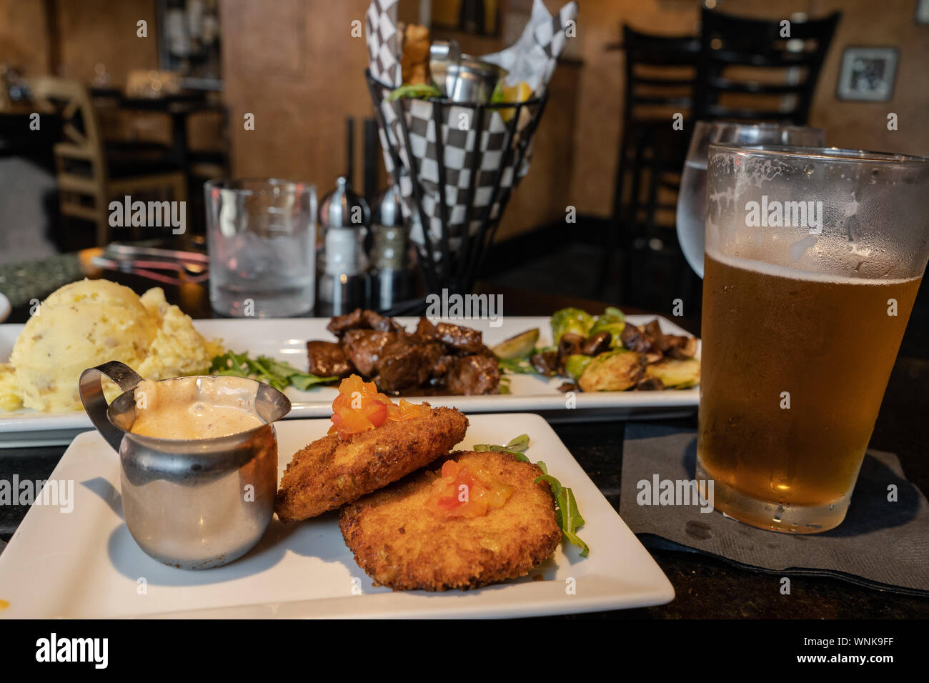 Happy hour seafood hi-res stock photography and images - Alamy