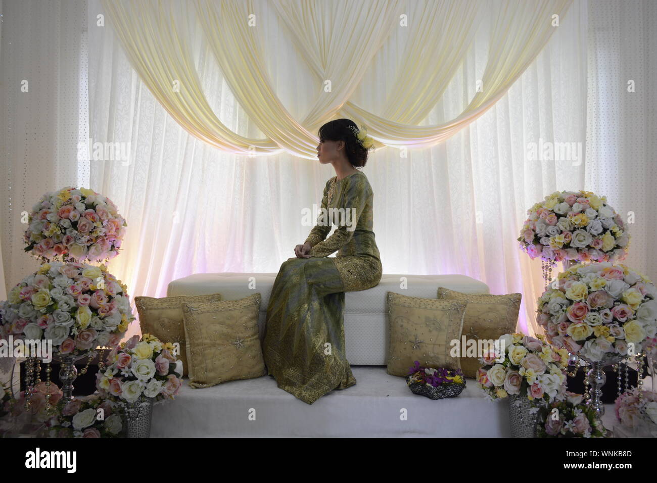 Wedding couch at indian traditional wedding hi-res stock photography ...