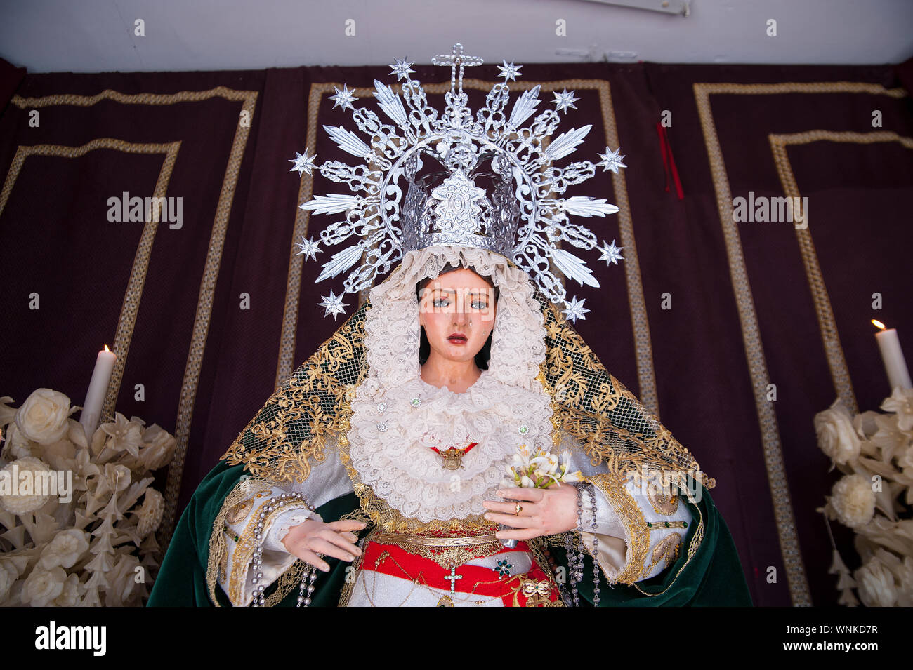 Crying virgin mary statue hi-res stock photography and images - Alamy