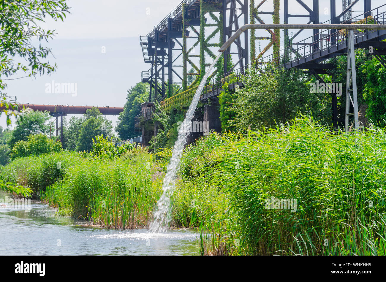 Stream of falling water hi-res stock photography and images - Alamy