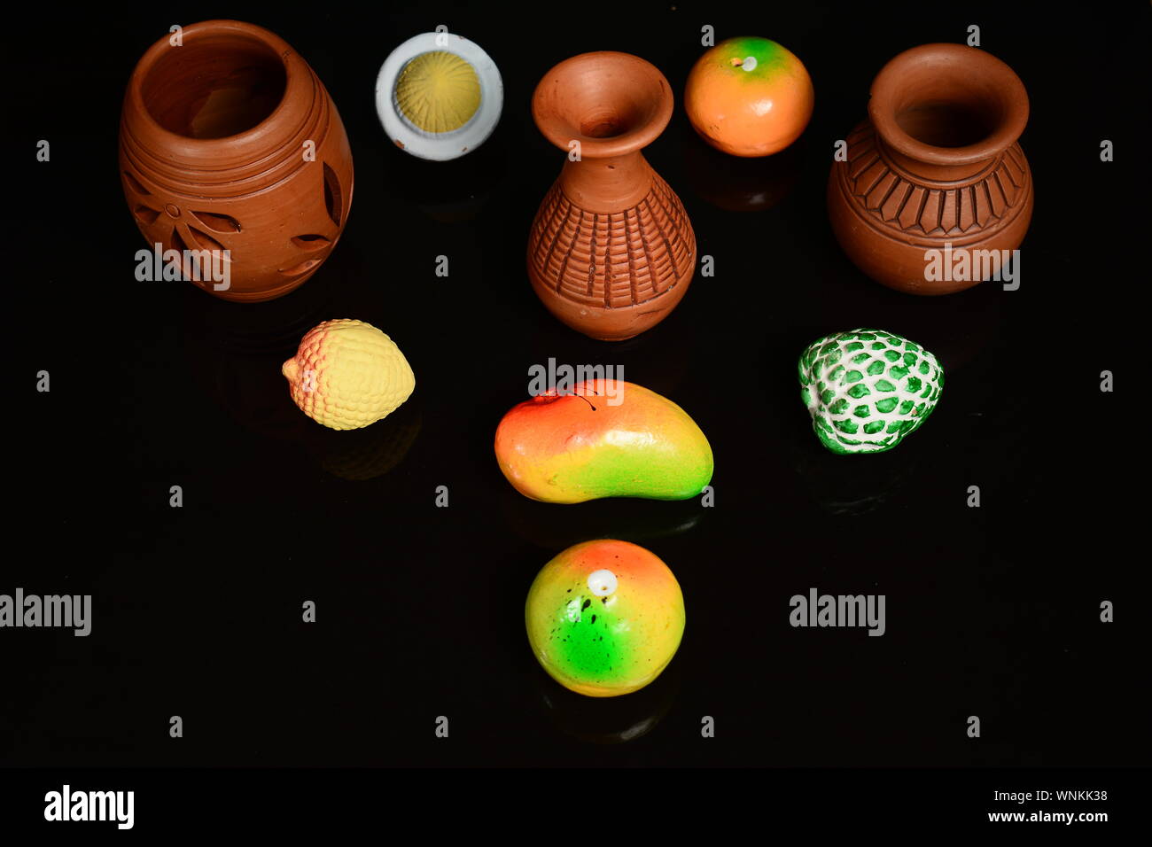 Many clay pot is on the table in pottery. Bright pottery Stock Photo ...