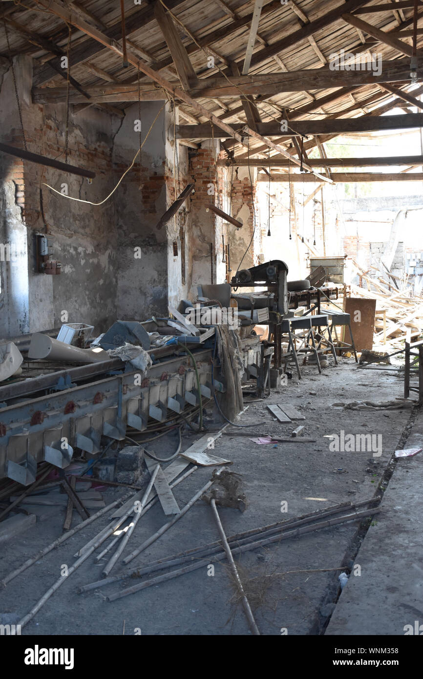Old factory roof hi-res stock photography and images - Alamy