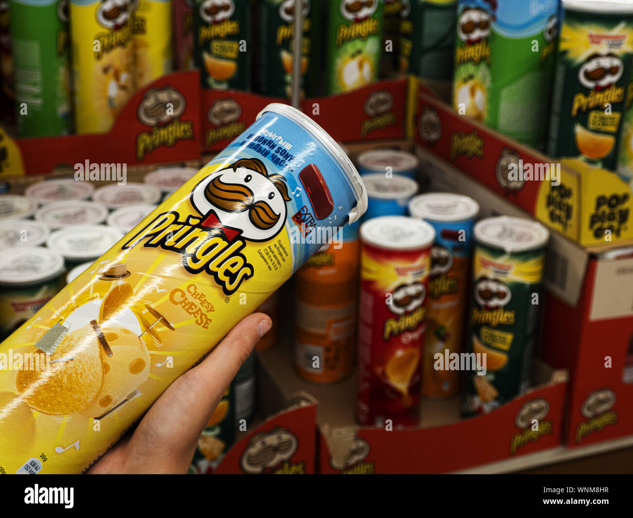 Pringles shelf hi-res stock photography and images - Alamy