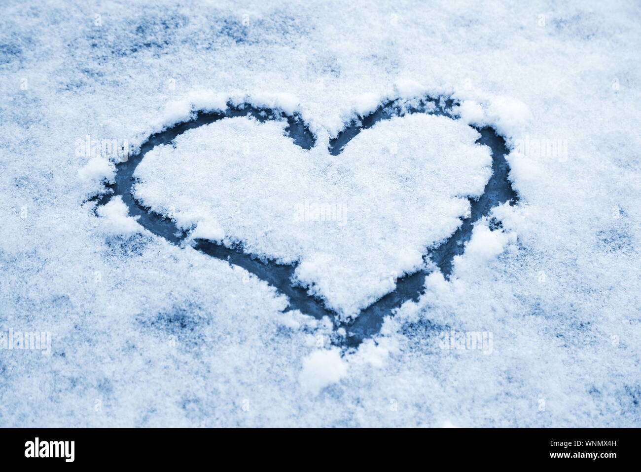 Frozen heart hi-res stock photography and images - Alamy