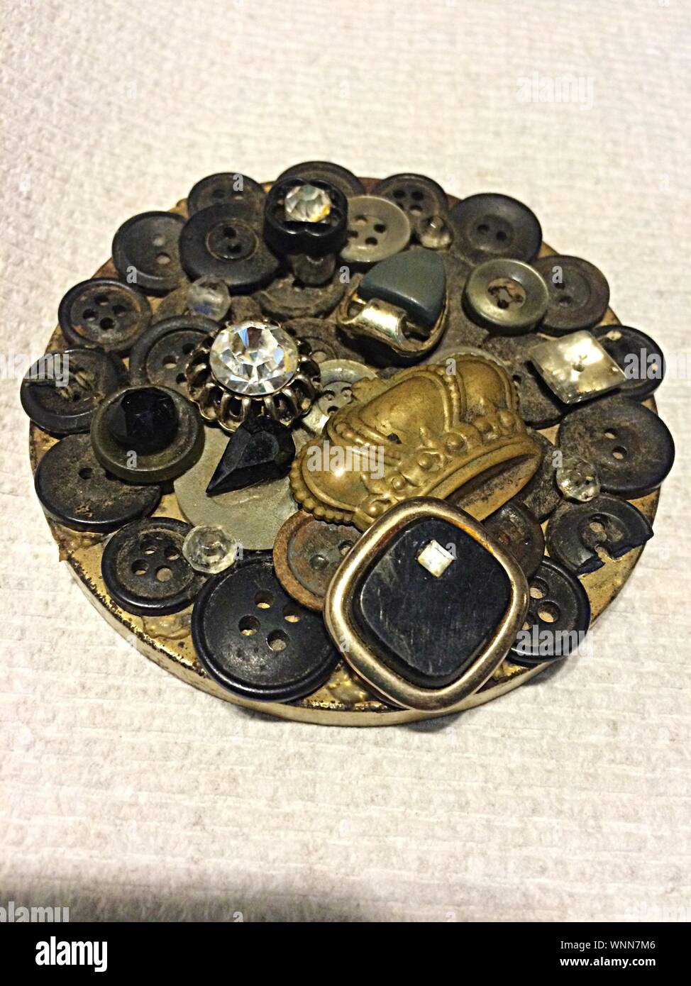 Old antique crown hi-res stock photography and images - Alamy