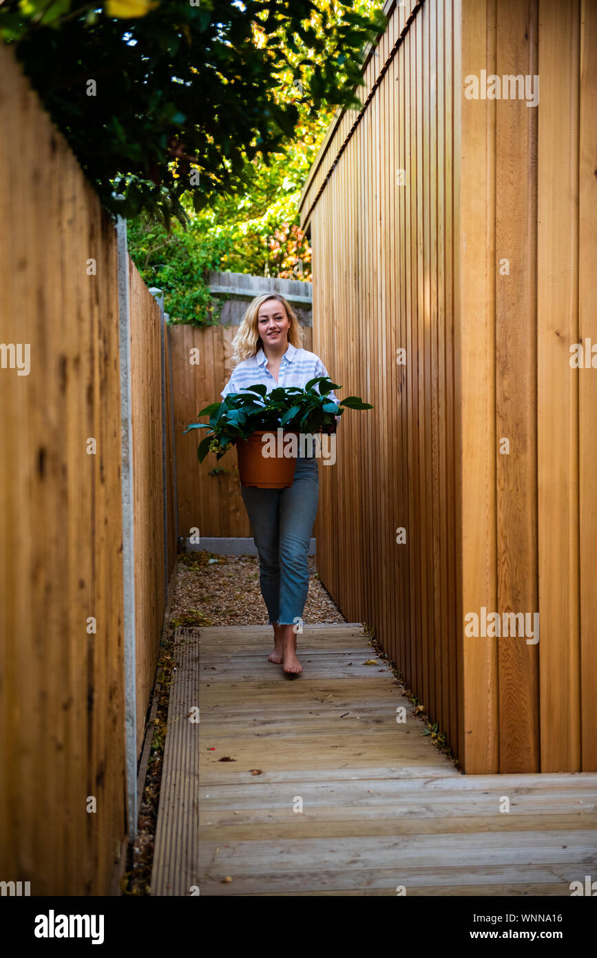 Timber cladding house hi-res stock photography and images - Alamy
