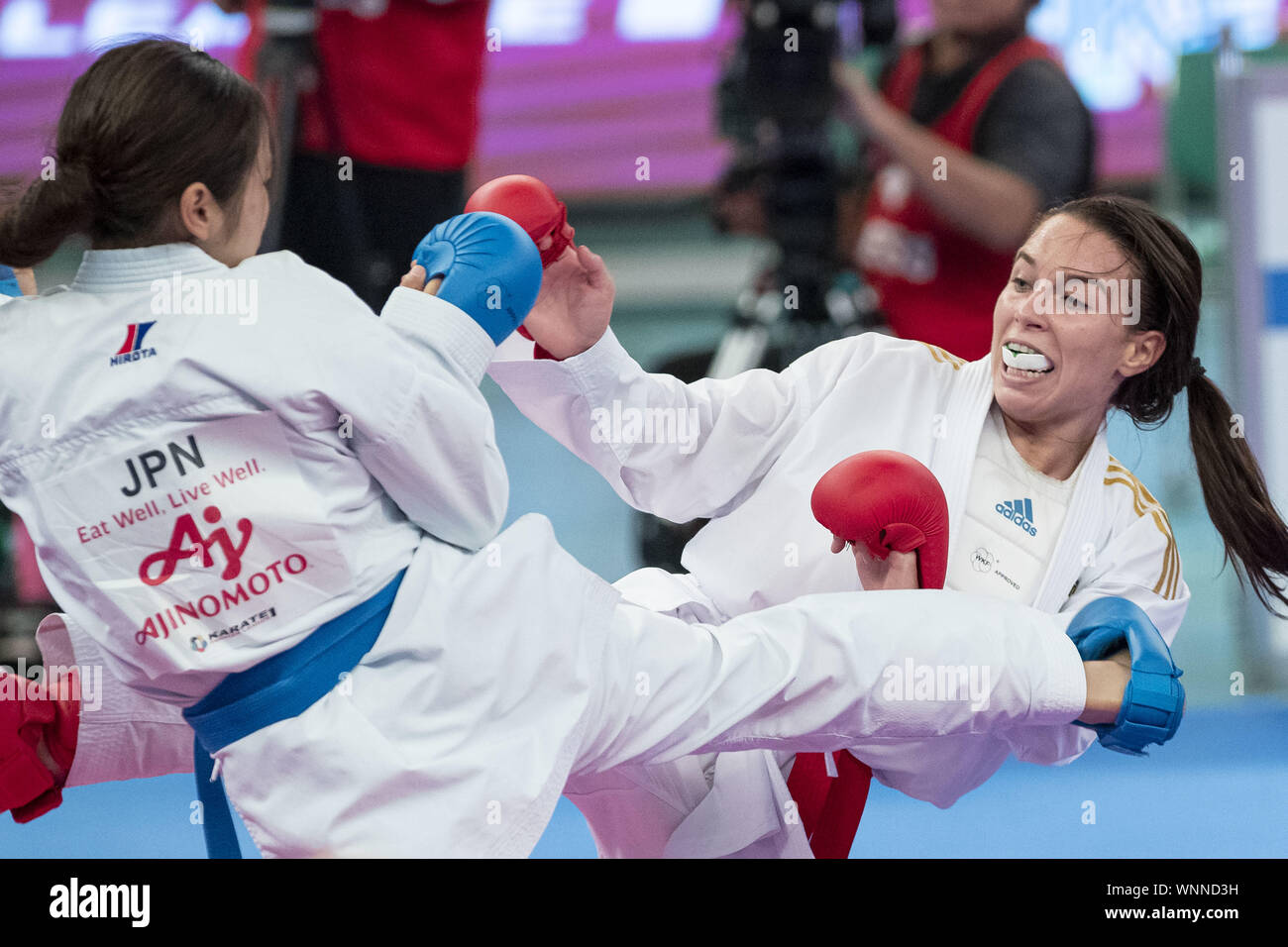 Tokyo, Japan. 6th Sep, 2019. Sara Cardin of Italy (red) fights against ...