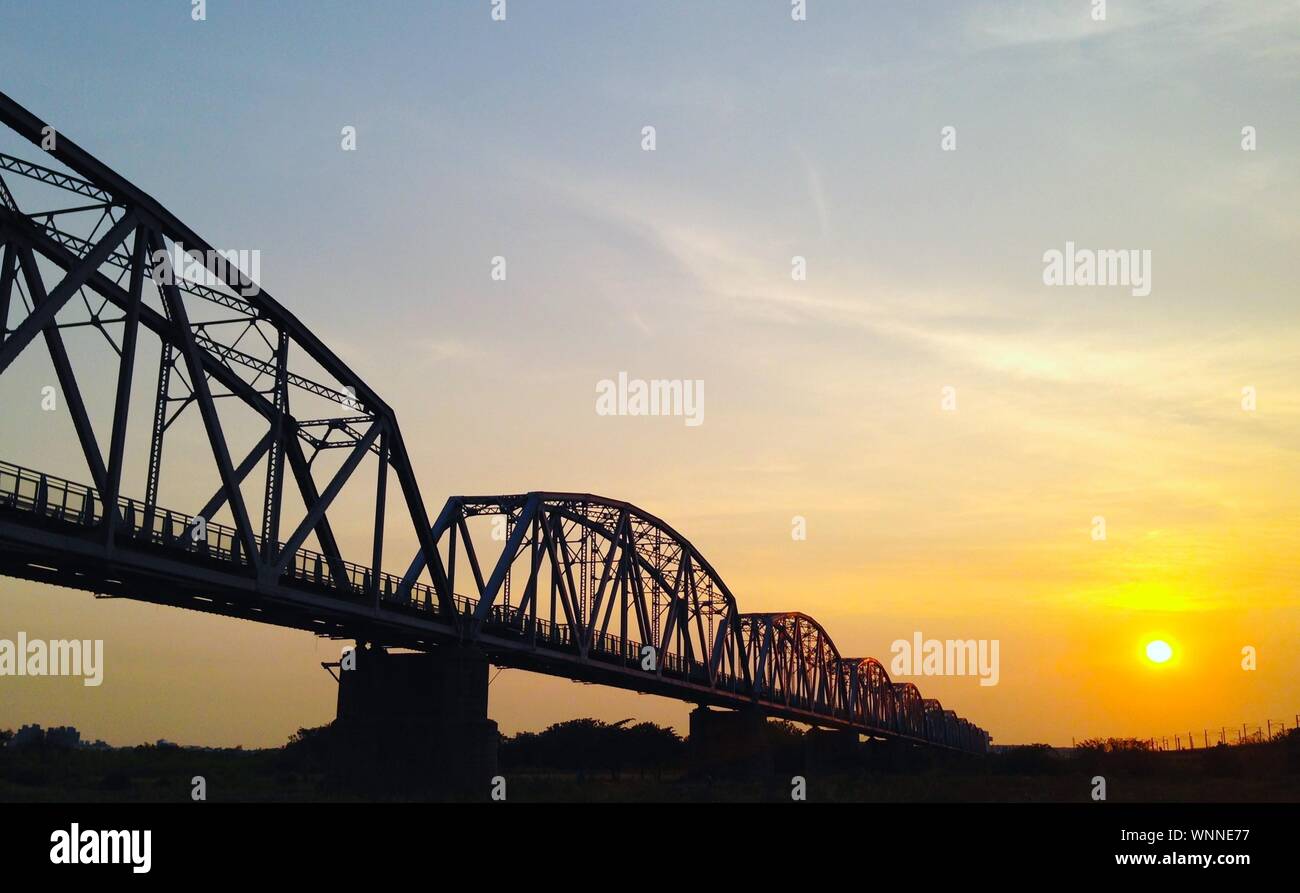 Railway silhouette hi-res stock photography and images - Alamy