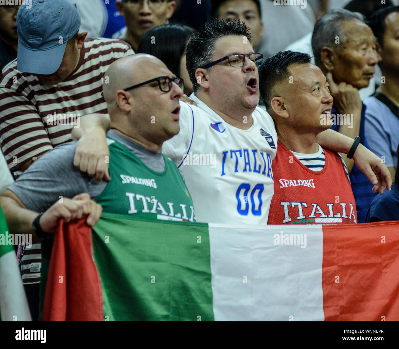 Italian and chinese basketball fans. Basketball World Cup China 2019 ...