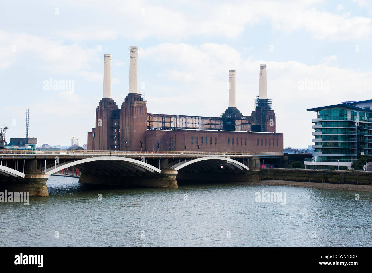 Battersea power station historical hi-res stock photography and images ...