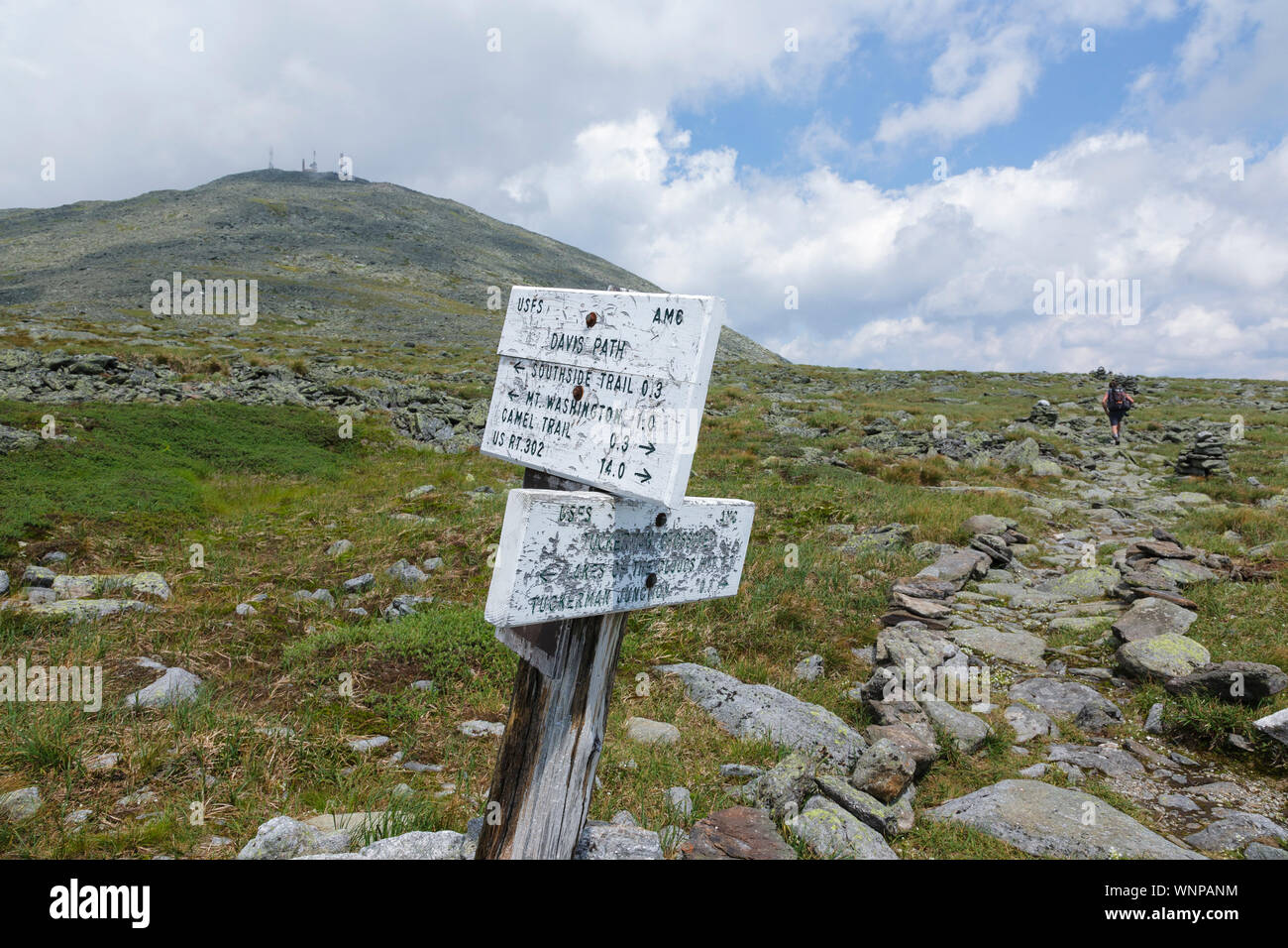 Trail sign along Davis Path in Sargent's Purchase in the Presidential ...
