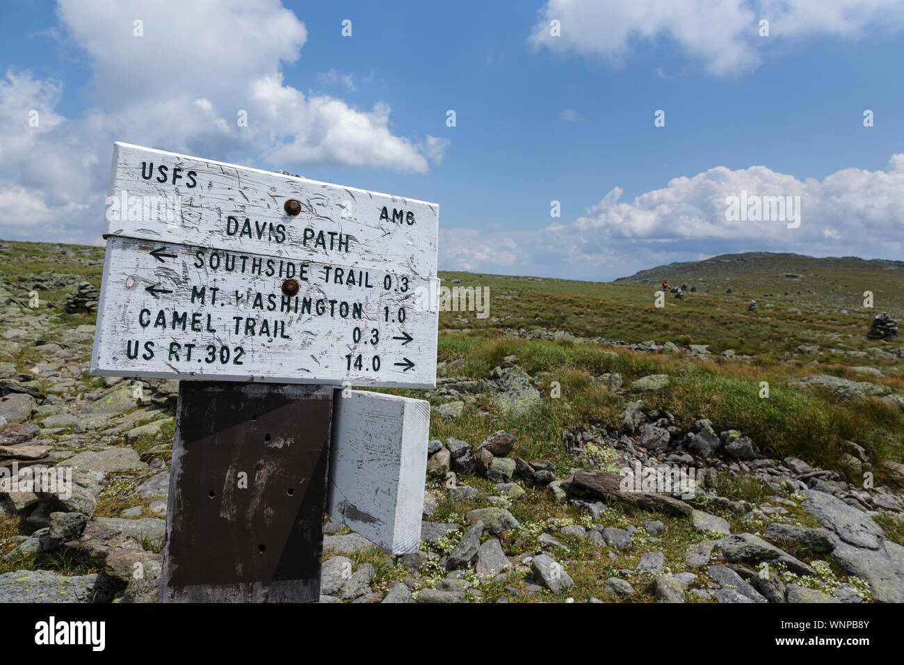 Trail sign along Davis Path in Sargent's Purchase in the Presidential ...