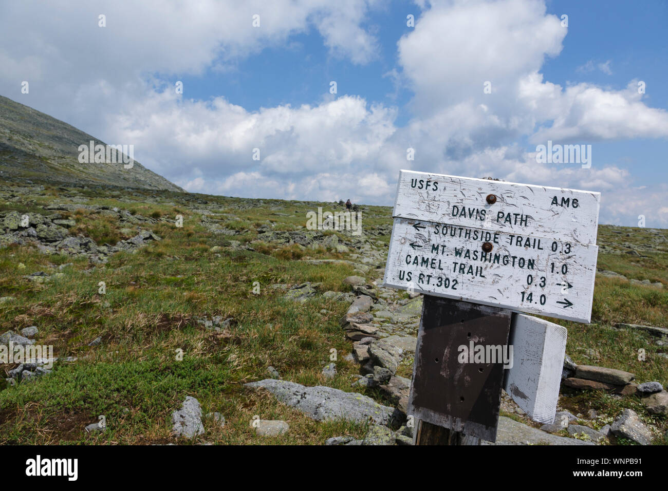 Trail sign along Davis Path in Sargent's Purchase in the Presidential ...