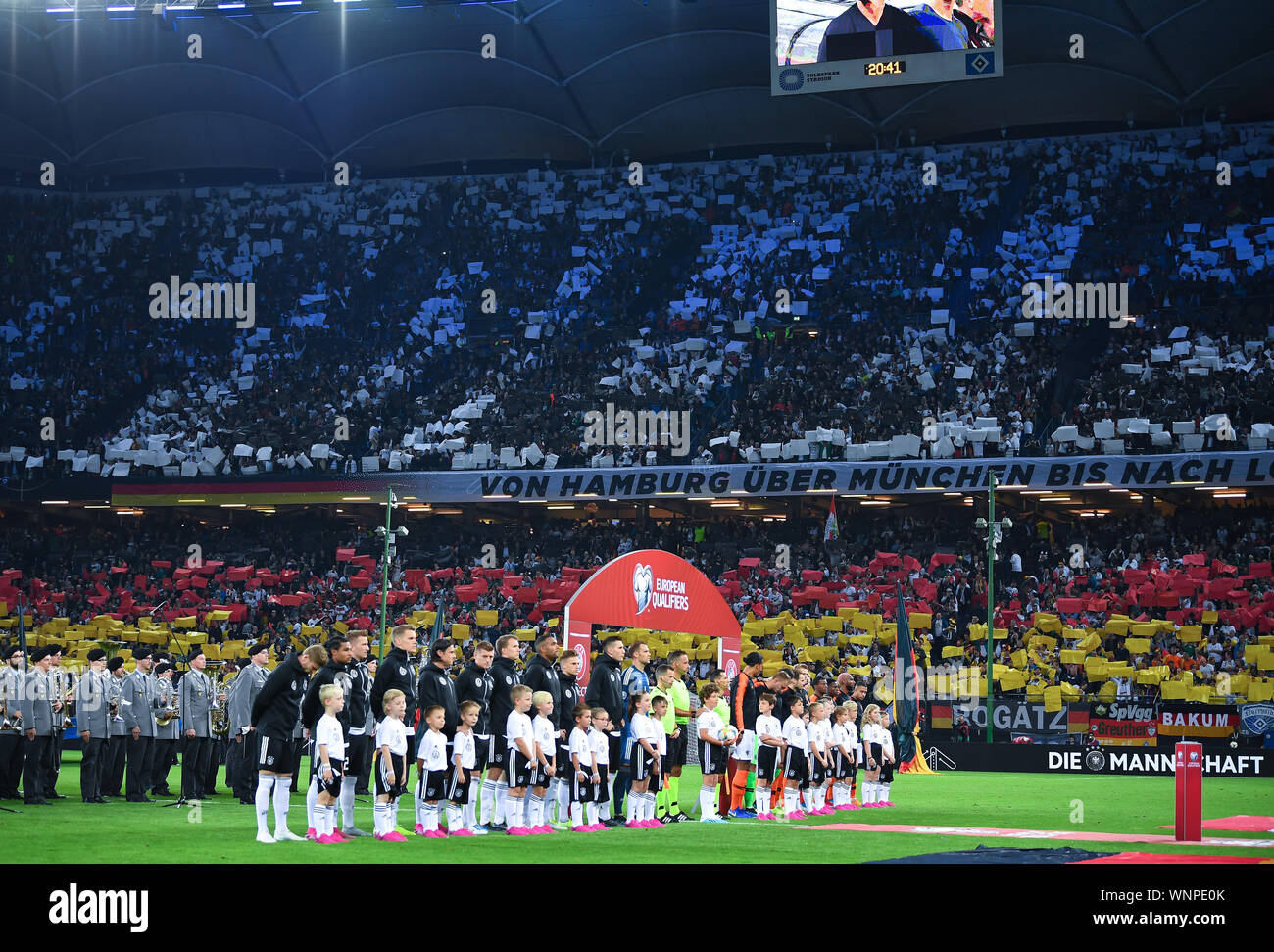 Hamburg, Deutschland. 06th Sep, 2019. Fans show a choreography ...