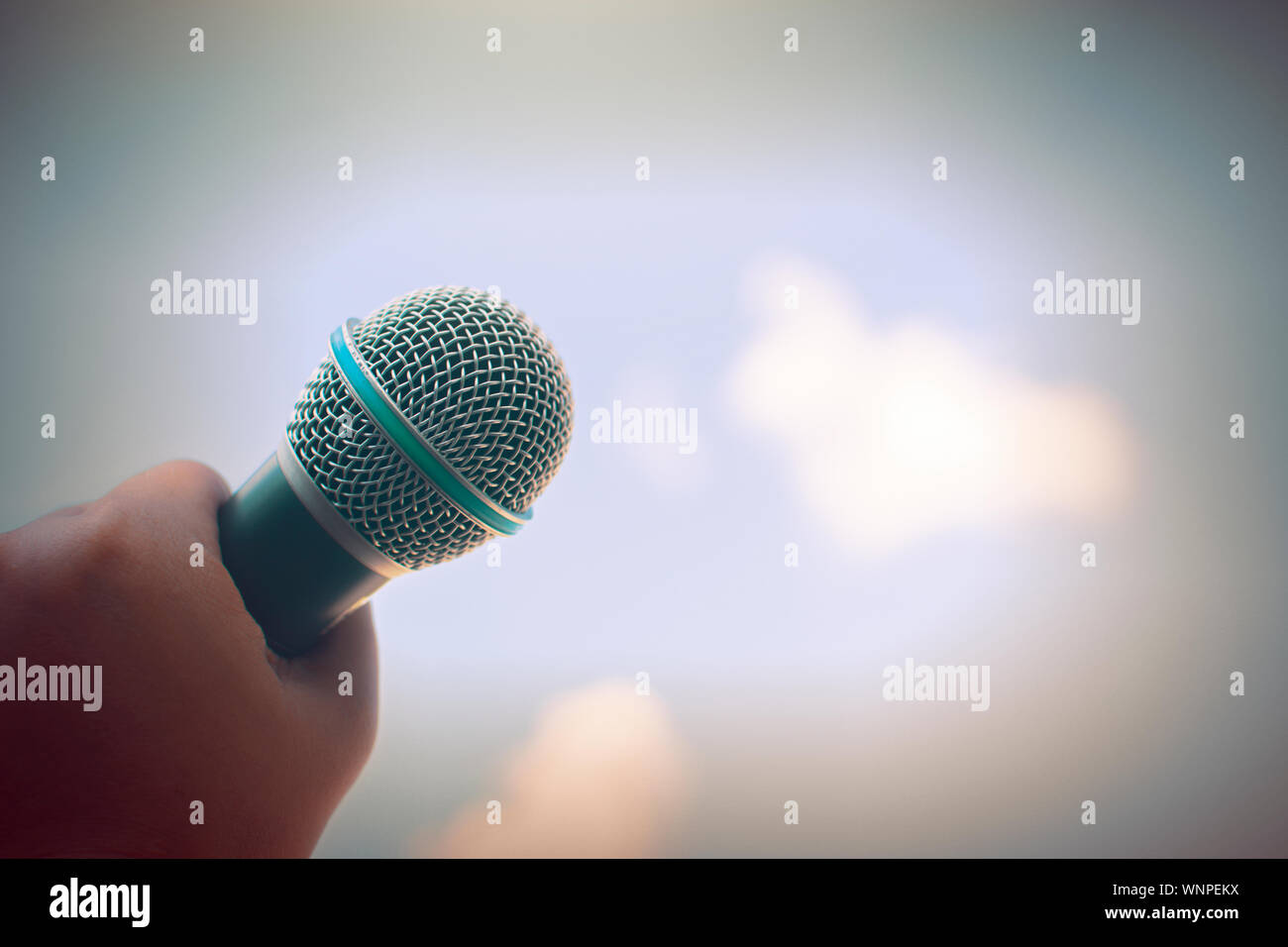 Hand holding microphone hi-res stock photography and images - Alamy