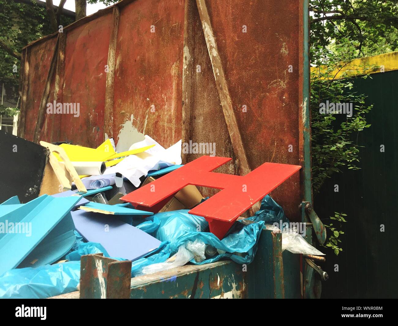 Garbage in tree hi-res stock photography and images - Alamy