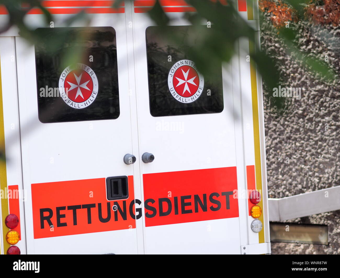 Doctor emergency response vehicle hi-res stock photography and images ...