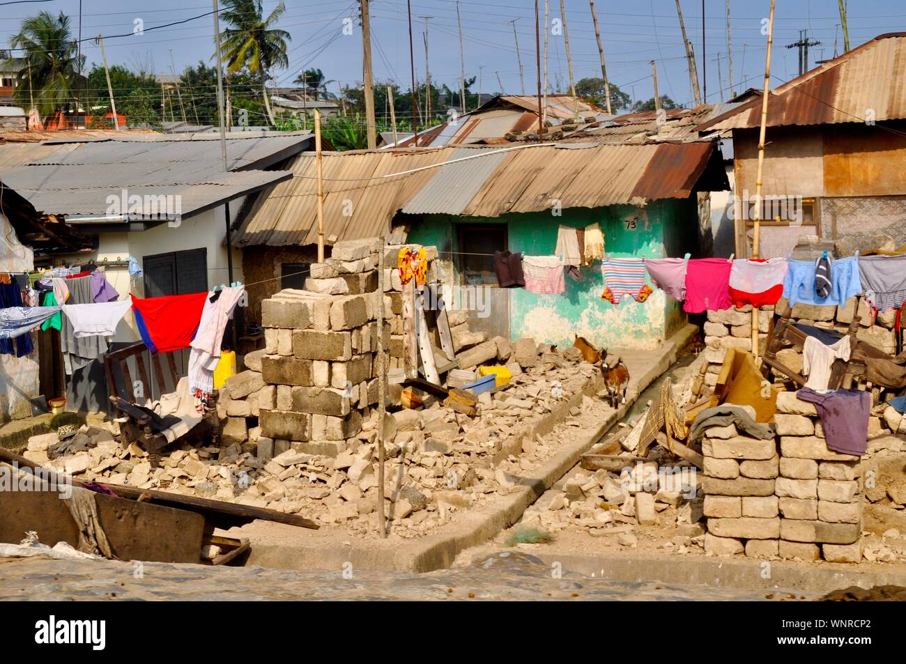 Ghana slum hi-res stock photography and images - Alamy
