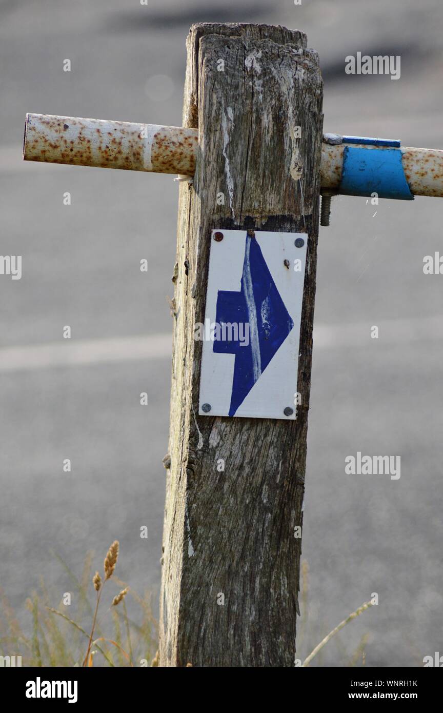 Arrow sign post hi-res stock photography and images - Alamy