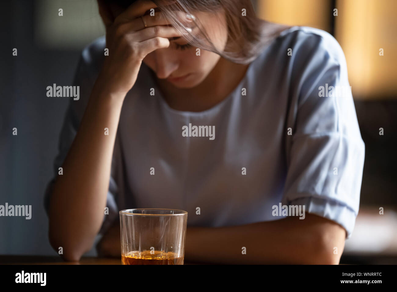 Woman alone bar sad hi-res stock photography and images - Alamy
