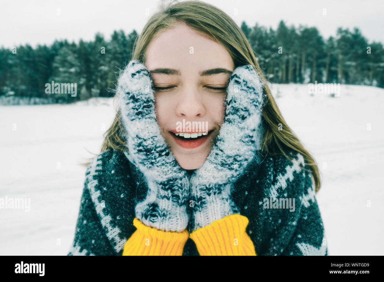 Woman girl face teeth hi-res stock photography and images - Alamy