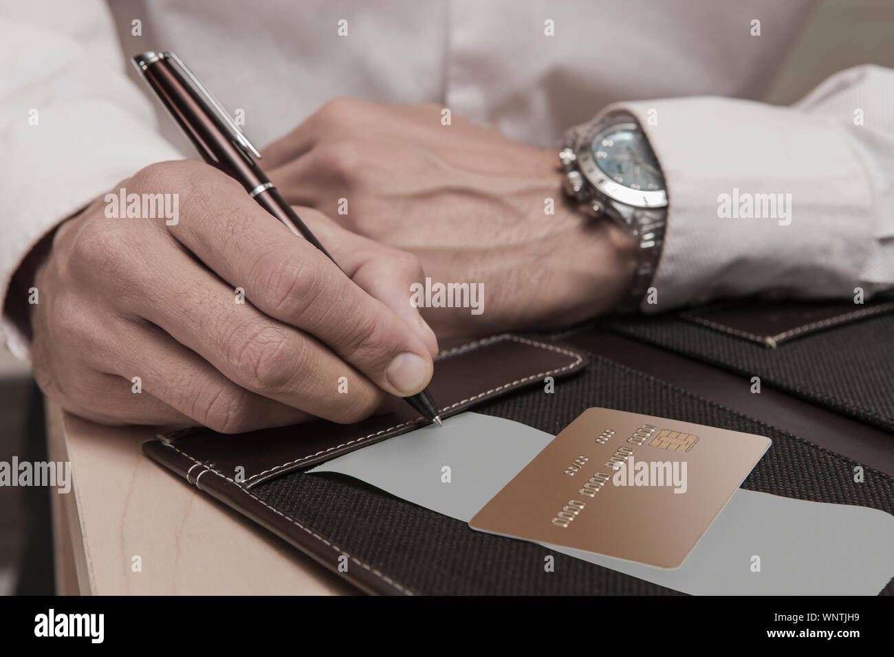 Signing credit card hi-res stock photography and images - Alamy