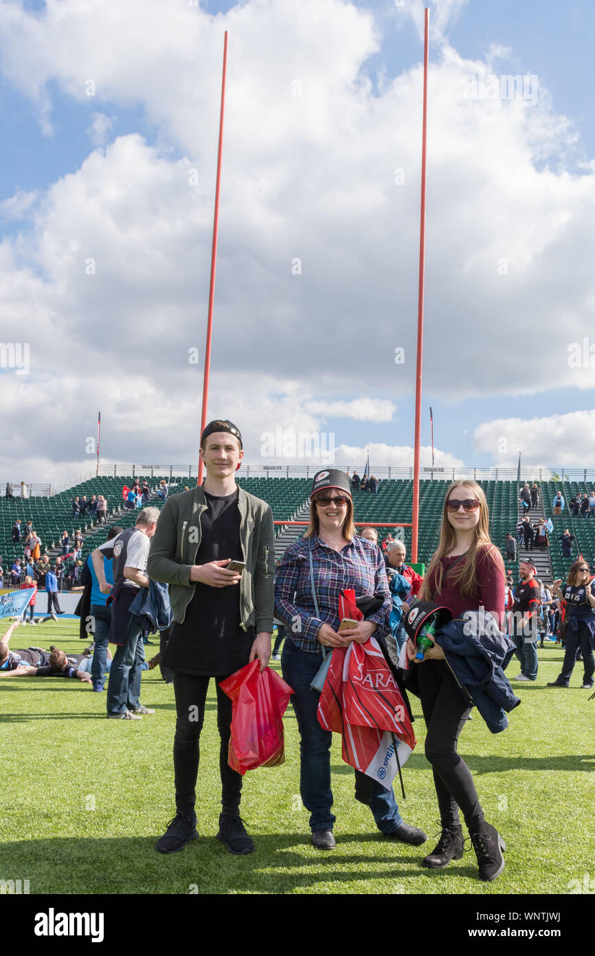 Mother (aged 40-50), son and daughter (age 15-25) enjoy access to the ...